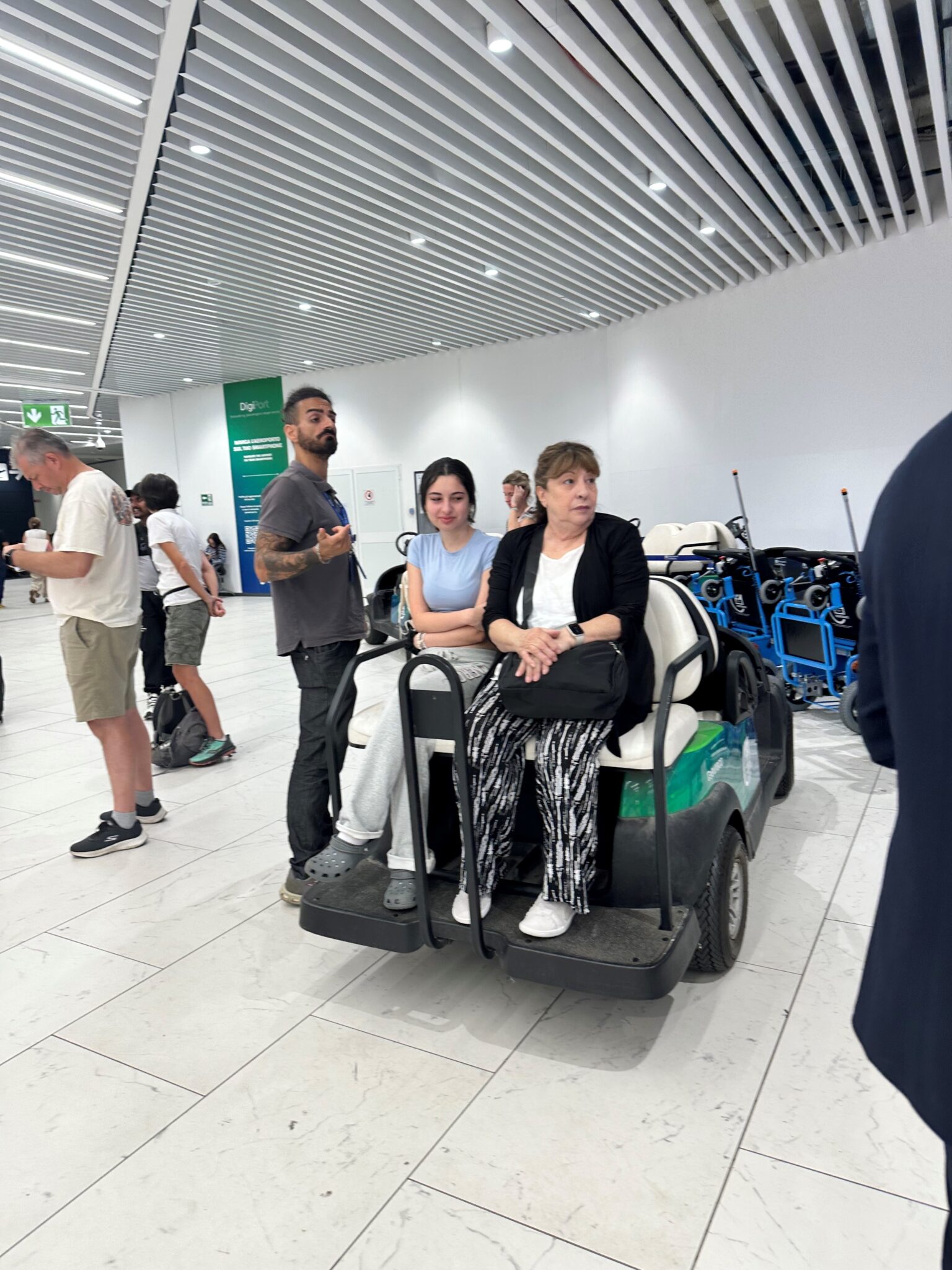 MDA Ambassadors Share Tips for Flying with Power Wheelchairs and ...
